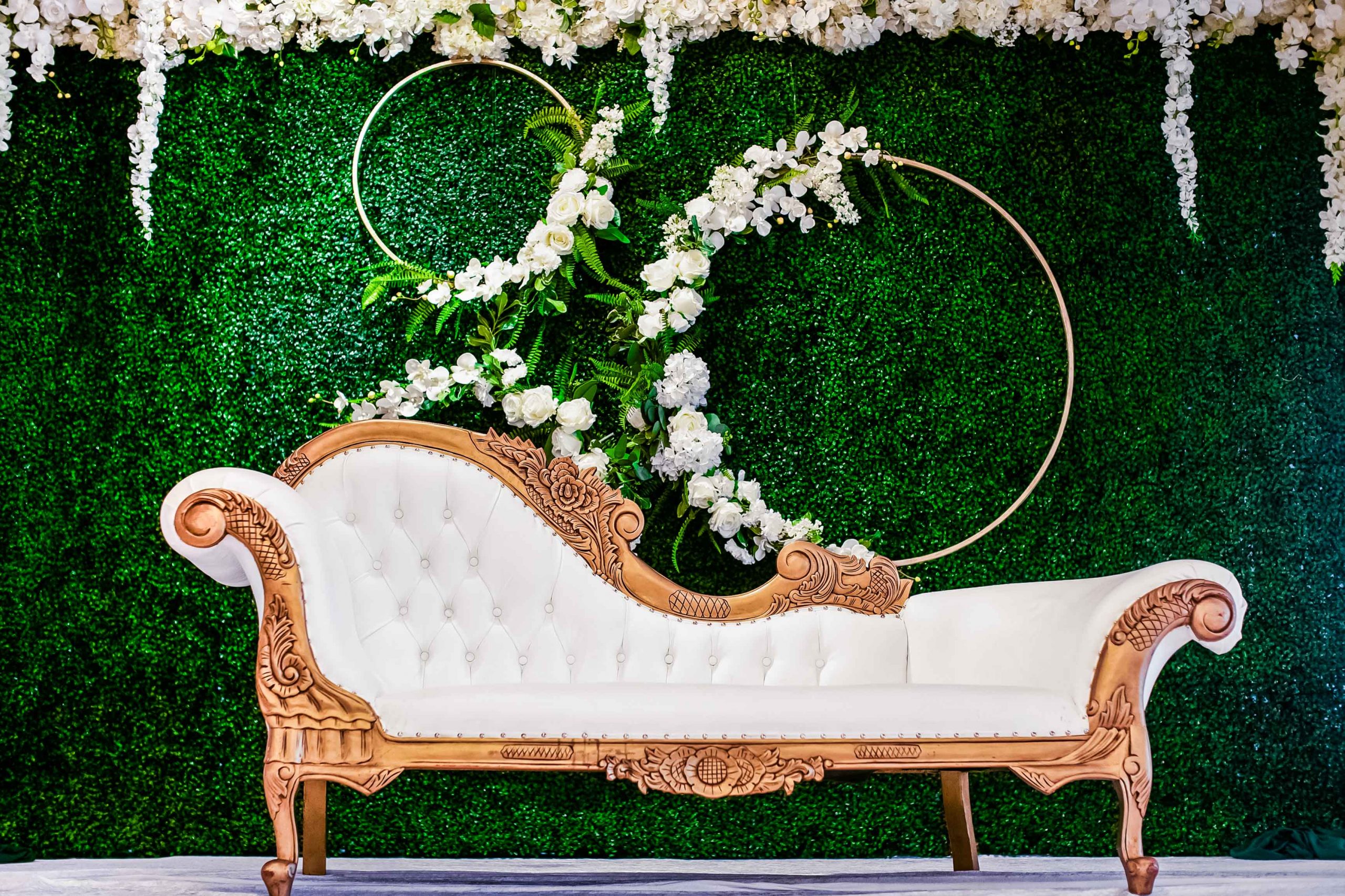Hosting a Regency-core inspired spring wedding of your dreams ...